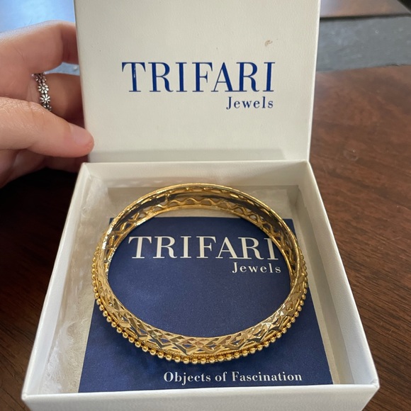 Trifari | Jewelry | Vintage Trifari Gold Bangle Bracelet | Poshmark